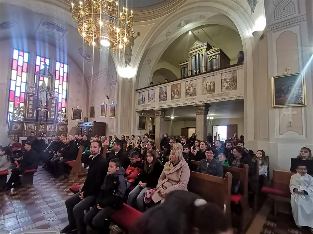 Zagrebačka nadbiskupija - Župljani zagrebačke Župe sv. Ivana Nepomuka hodočastili u Krašić